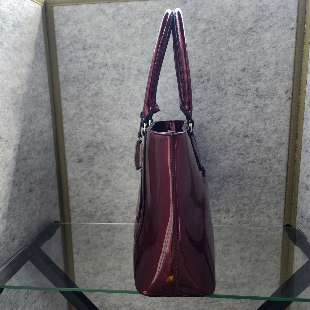 Guess Est 1981 - Hi Gloss Burgundy Red Shoulder Bag - Gem